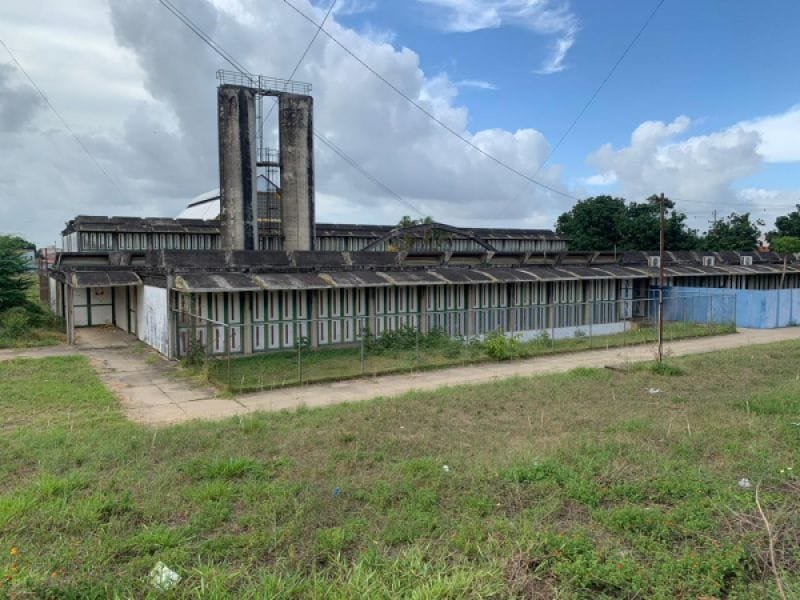 Quando é mesmo que vão dá uma destino a esse prédio do CAIC que está ...